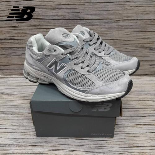 Jual Sepatu NB New Balance 2002 R Grey - 45 - Jakarta Selatan - New ...