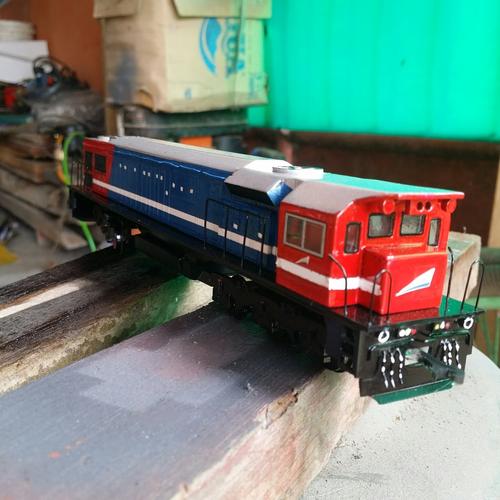 Jual Miniatur kereta lokomotif cc 205, kereta model dan kereta api ...