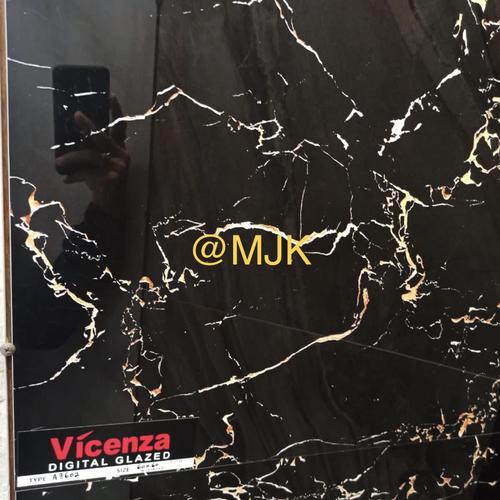 Jual Granit 60x60 Motif Hitam Corak Kuning Emas Vicenza A3602 - Kab ...