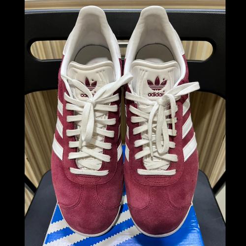 Jual Adidas Originals Gazelle Burgundy/White/Gold size 43 - Jakarta ...
