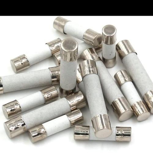 Jual Fuse Keramik 5x20 T6,3A 250V Time Delay Fuse Siba 5x20 6,3 P/N ...