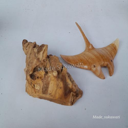Jual Kerajinan patung kayu parasit ukiran handmade motif hewan - ikan ...