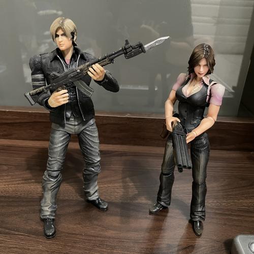 Jual Original Play Arts Kai Leon Kennedy Leon Harper Set Resident Evil 4 - Kota Tangerang ...