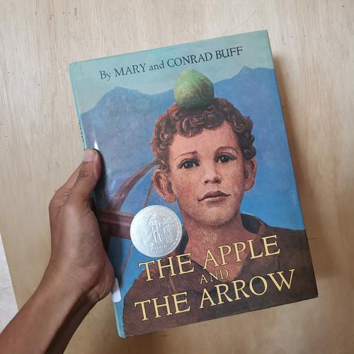 Jual Buku Cerita Import The apple and The arrow by Mary and Conrad buff ...