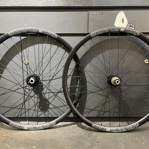 Jual Wheelset Velocity Aileron 650b - Pair - Jakarta Selatan ...