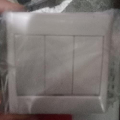 Jual SAKLAR CLIPSAL 3 GANG E2033L1 MEGA SWITCH COSMO ORIGINAL ASLI ...