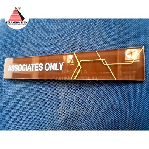 Jual sign tanda nama tulisan associates nama ruang kantor only staff ...
