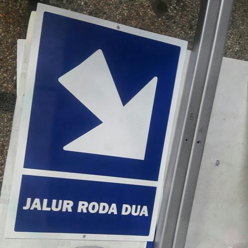 Jual Rambu Jalur Roda Dua Panah - Kota Surabaya - Piramida Sign | Tokopedia