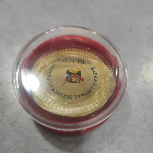 Jual pin BNSP sepuh emas custom+kotak akrilik - Jakarta Pusat ...