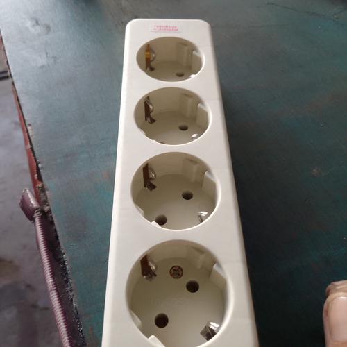 Jual uticon 4 lubang lobang utikon empat st148 st-148 stop kontak arde ...
