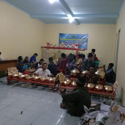 Jual gamelan Jawa Laras slendro 1 set lengkap bahan besi pencu kuningan ...