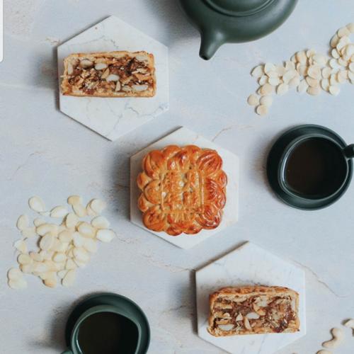 Jual KIM HWA MOONCAKE / KULIT COKLAT / KUE BULAN KACANG HITAM KENARI ...