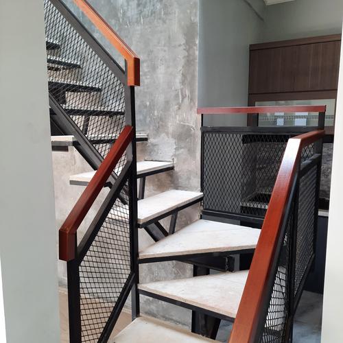 Jual cover kayu handrail / pegangan kayu tangga ulin kalimantan - Kota ...