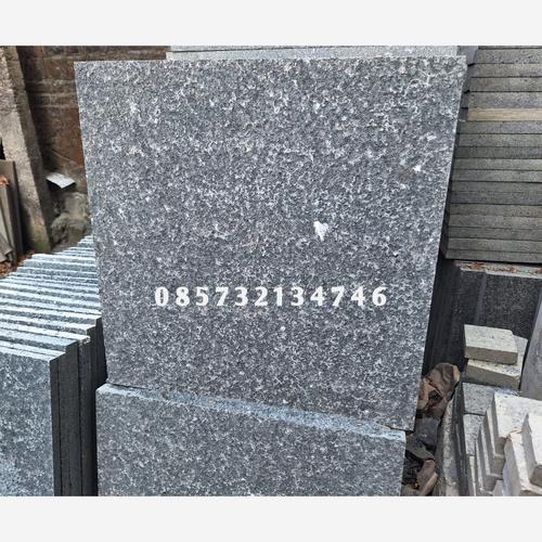 Jual Batu Andesit Halaman 30x30x3cm || Andesit Hitam Bakar - Kab ...