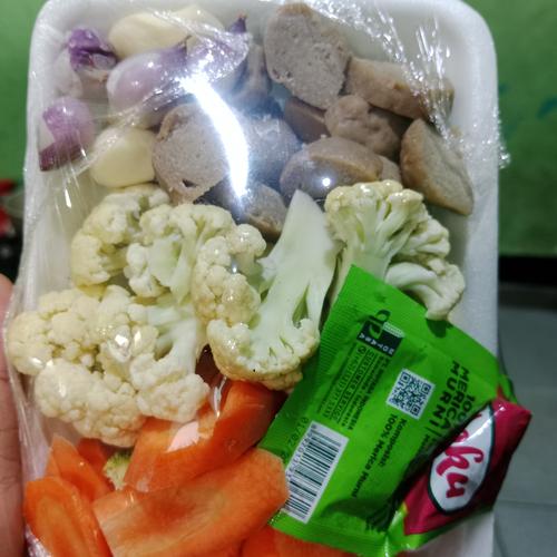 Jual Paket sayur / wortel / bunga kol / bakso / bumbu segar / ladaku ...