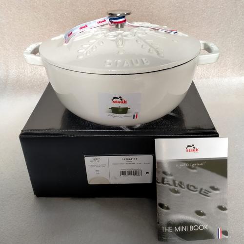 Jual original staub cast iron cocotte snowflake 24 cm - Merah - Kota ...