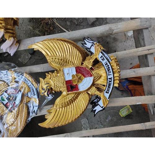 Jual lambang Garuda / patung Garuda / pajangan dinding ukuran 35 X 35 ...