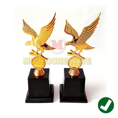 Jual Figur Trophy - Figur Piala Model Burung Garuda - Piala Polos Murah ...