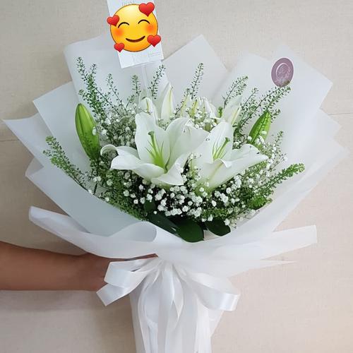 Jual Buket Bunga Lili dan Babybreath Segar/Lily and Babybreath Hand ...
