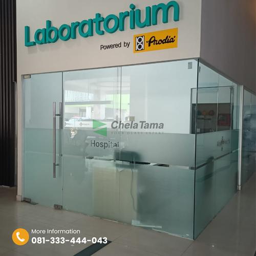 Jual Kaca Tempered 12 mm Partisi Pintu Frameless Asahi Mulia Glass ...