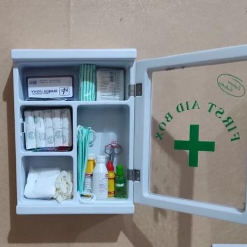 Jual Kotak P3K Plus Isi Standar / Kotak P3K Standar - Jakarta Pusat - Global Sinar Medika ...