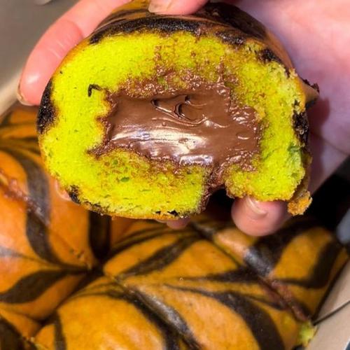 Jual 1roll bolu lumer pandan Nutella+1roll bolu lumer pandan ovomaltine ...