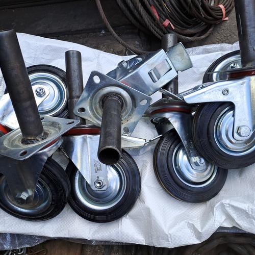 Jual roda scaffolding 6 inch rem semua perset dapat 4 buah roda/roda ...