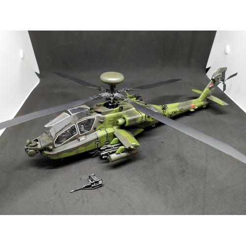 Jual Miniatur Helikopter Serbu Penerbad AH-64 E Apache TNI AD Indonesia ...