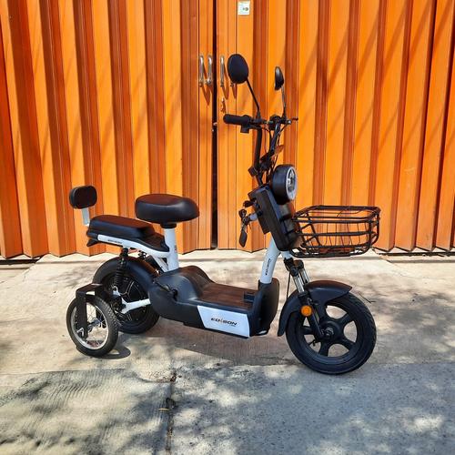 Jual sepeda listrik roda 4 custom roda 3 ban tambahan bantu - Kota ...