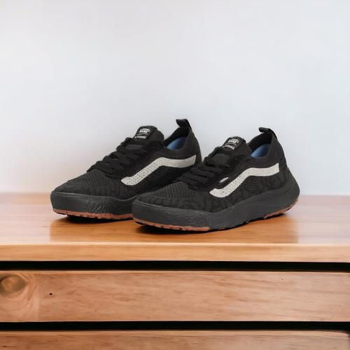 Jual Sepatu Vans UltraRange VR3 Black Black Original 100% - Hitam, 38 - Kab. Tangerang ...