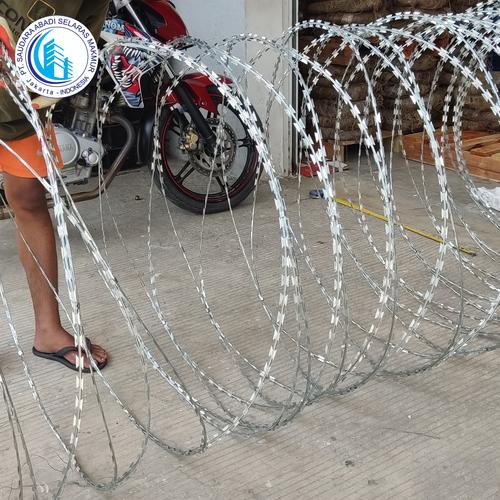 Jual Kawat Duri Silet / Razor Wire BTO 22 dia 90cm - Jakarta Barat ...