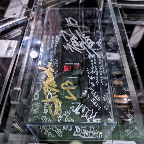 Jual Inno64 Ferrari F40 LBWK Tokyo Auto Salon Sign Kato San & Toshi San ...