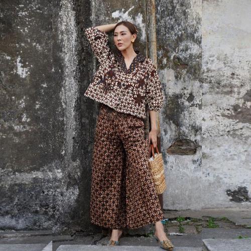 Jual Nuuun Batik One Set diningrat Batik Wanita Exclusive Desain ...