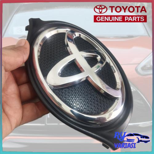 Jual Logo Grill Depan Toyota SIENTA ORIGINAL/ Logo Original Sienta ...