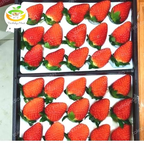 Jual Buah strawberry Korea airflown | Buah strawberry premium Box ...