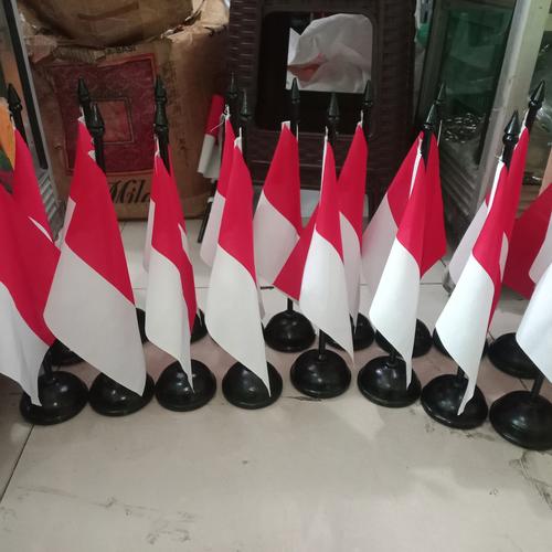 Jual Bendera merah putih+tiang kayu meja satu set - Jakarta Pusat ...
