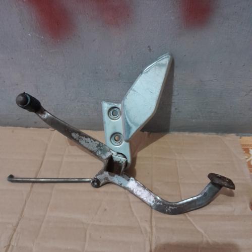 Jual Foot step depan bagian kiri Vixion old lama original copotan ...