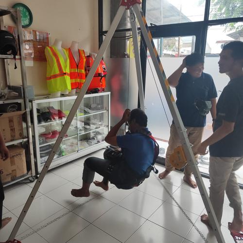 Jual Tripod rescue confined space - Jakarta Barat - surya safety indo88 ...