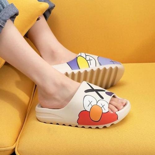Jual Dorah Baru Sandal Yeezy Slide Premium Elmo Kaws X Karakter Korea ...