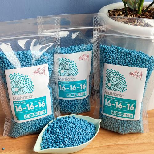 Jual Pupuk Mutiara biru seimbang 16 16 16 Reapck 100 gram original ...