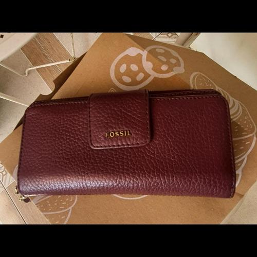 Jual preloved fossil wallet with deffect - Kab. Bandung - zee_fossil ...