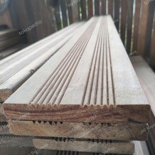 Jual Papan Lantai Kayu Decking Bengkirai Bangkirai Antir Air Batangan ...