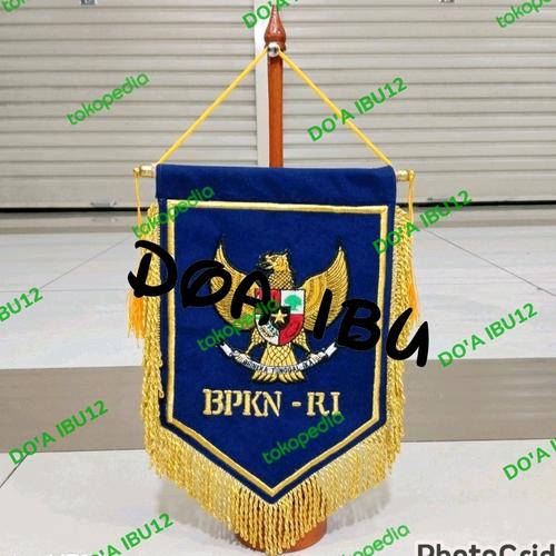 Jual bendera vandel meja custom pake rumbai emas+tiang kayu - Jakarta ...