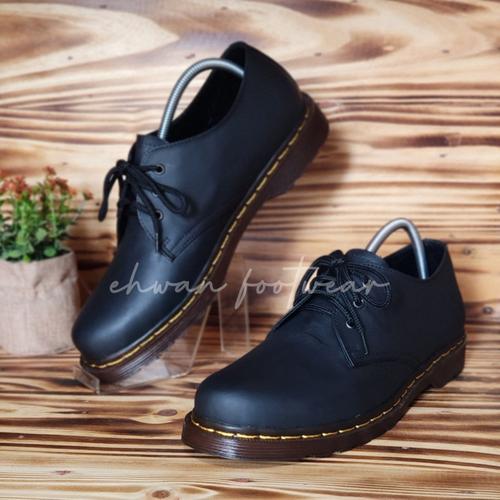 Jual sepatu docmart low drmartens 3holle dokmart semi pormal - Cokelat ...