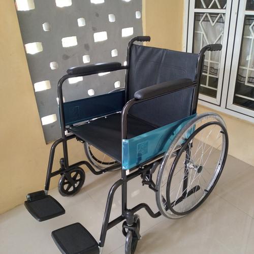 Jual KURSI RODA BERAK BAB 2 IN 1 KURSI MANDI - kr.biasa hitam - Kota ...