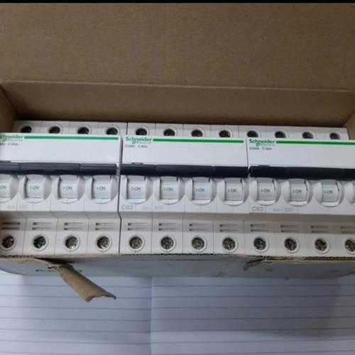 Jual MCB Schneider iC60H 4P 6A,10A,16A,20A,25A,32A,40A,50A,63A 4 phase 10kA - 6A - Jakarta Pusat ...