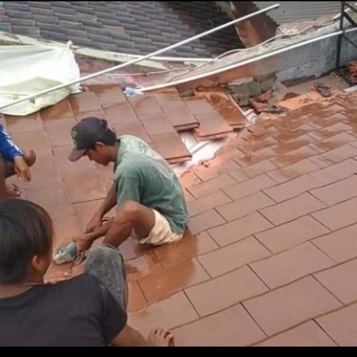 Jual bongkar atap lama pasang rangka baja ringan dan genteng kanmuri ...