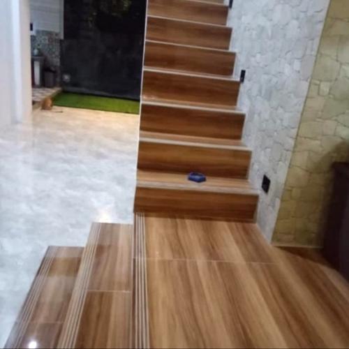 Jual granit anak tangga 20x100 30x100 motif kayu nuca Drak Brown - Kab ...