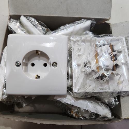 Jual PROMO STOPKONTAK STOP KONTAK CLIPSAL CLASSIC - Jakarta Pusat ...