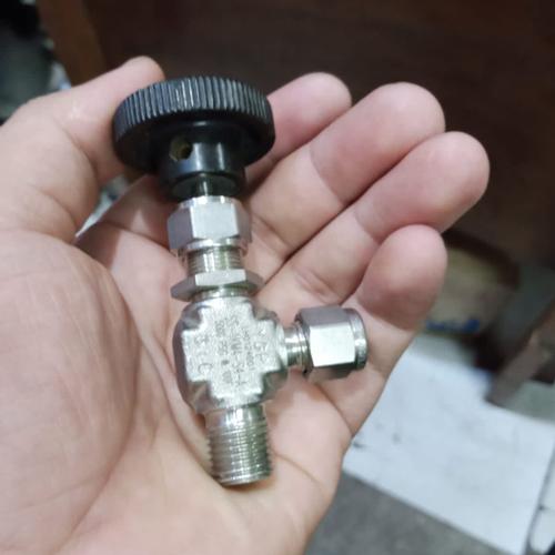 Jual Angle needle valve 1/4" OD x 1/4 " MNPT WHITEY SWAGELOK - Jakarta ...